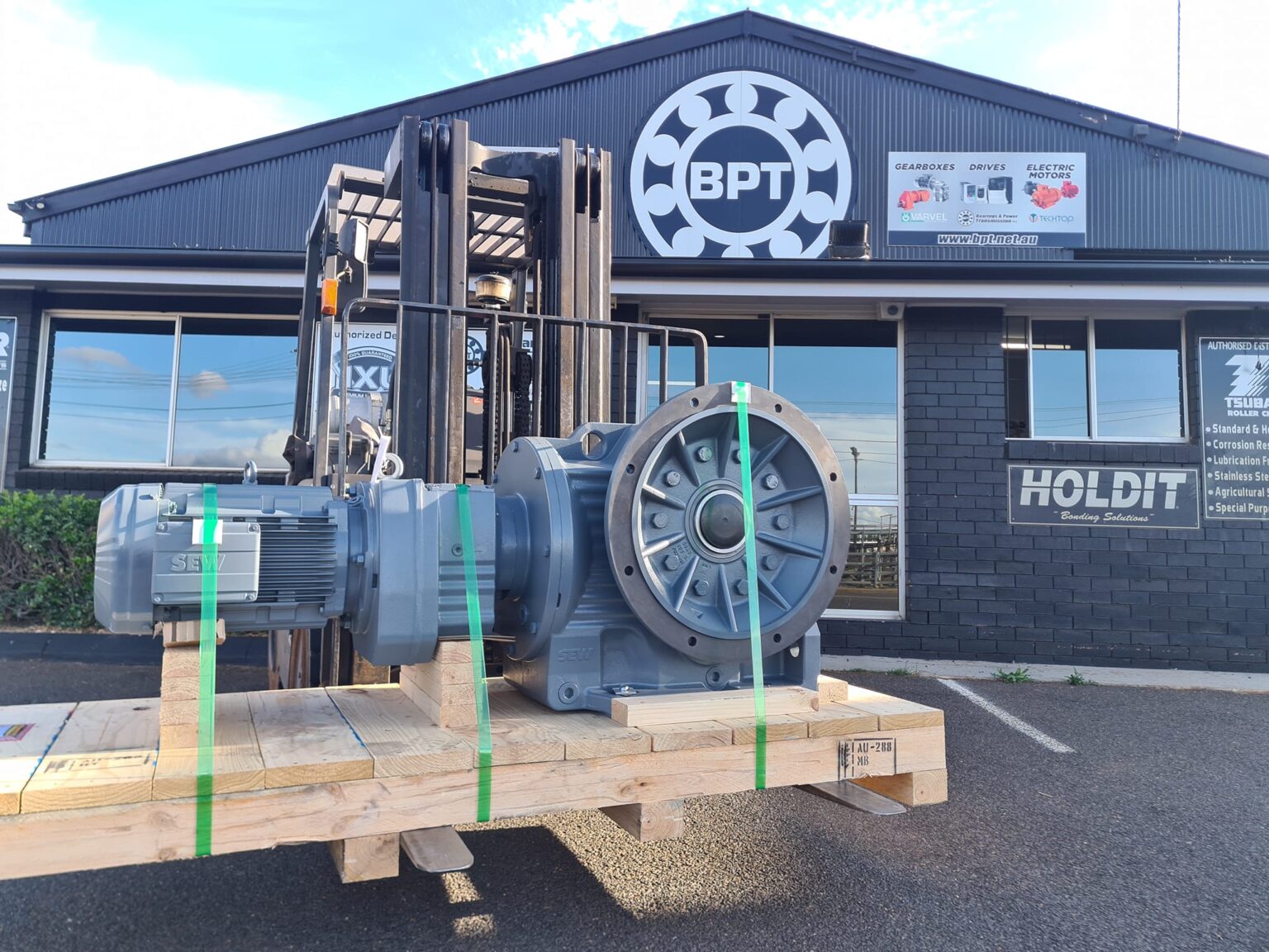 Massive Gearbox Custom Solution - Bearings & Power Transmission